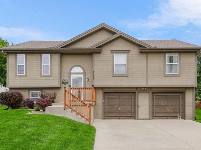 10915 N Skiles Ct, Kansas City, MO 64157