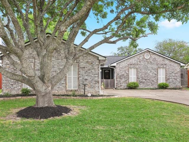 10915 Pecan Dr, La Porte, TX 77571