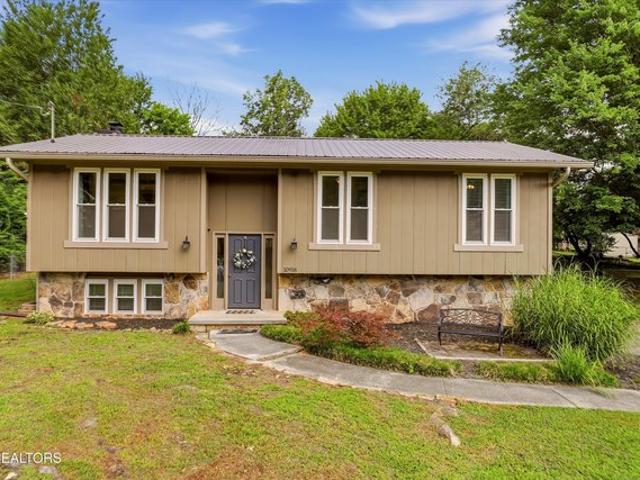 10916 Concord Woods Dr, Knoxville, TN 37934