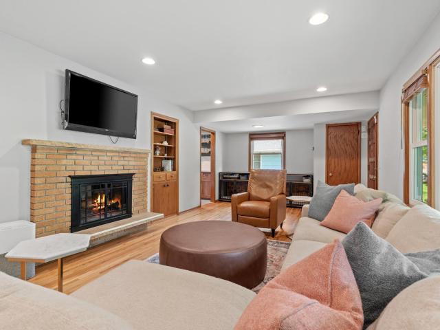 10916 Ewing Avenue S
