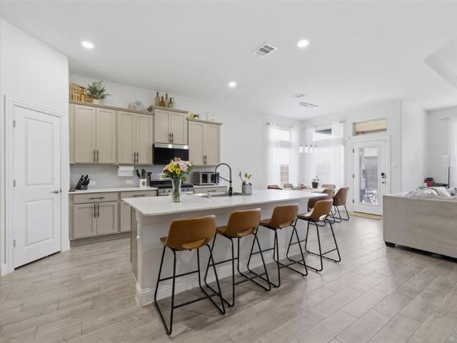 10916 Glover Lane