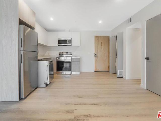 10918 Camarillo Street 301