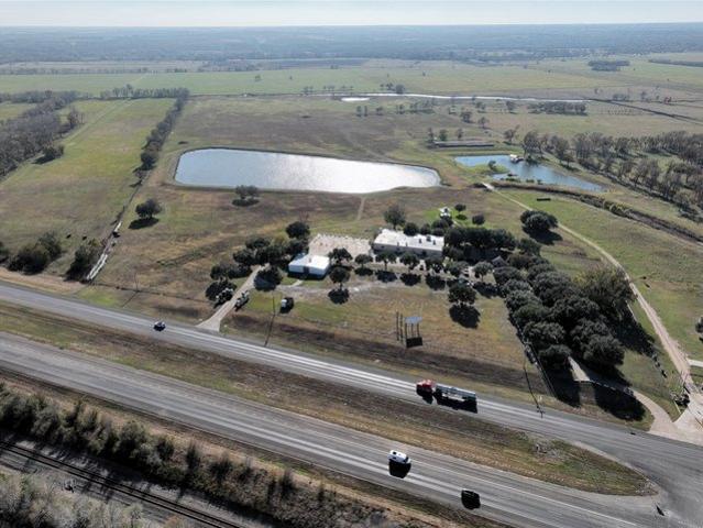 10919 Highway 36, Bellville, TX 77418