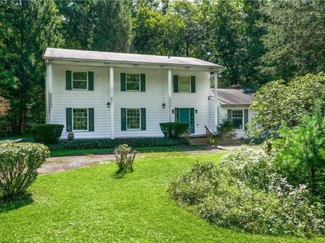 1091 Nina Ln, Akron, OH 44333