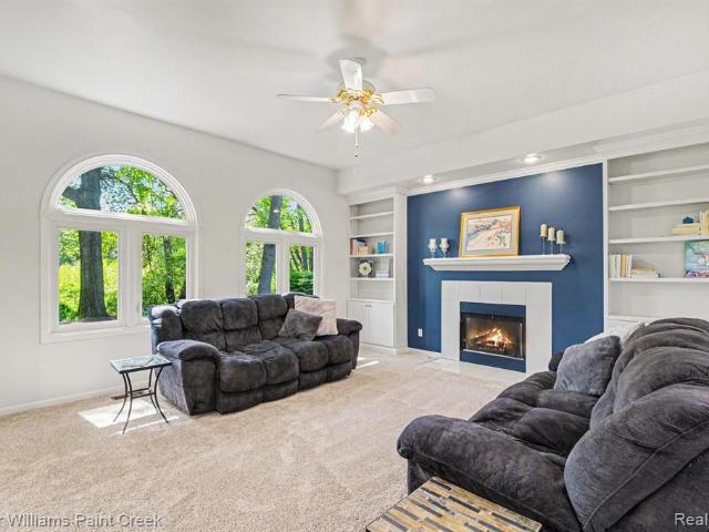 1091 American Elm Street