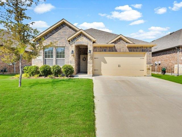10925 Canyon Mine Dr, Aubrey, TX 76227