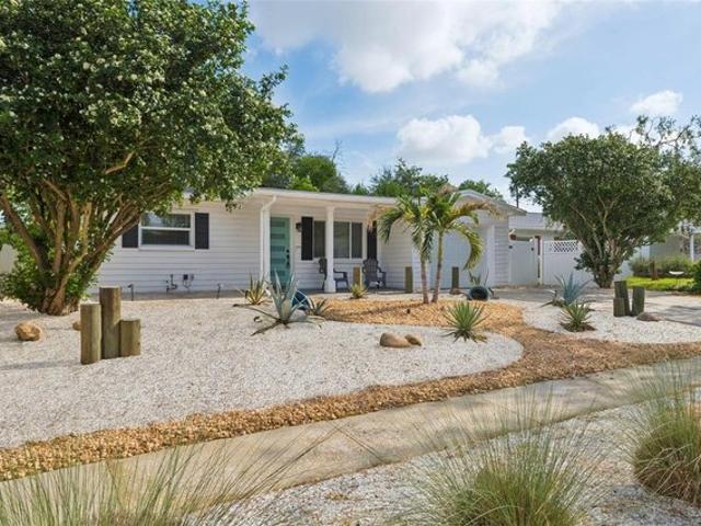 10926 Temple Ave, Seminole, FL 33772