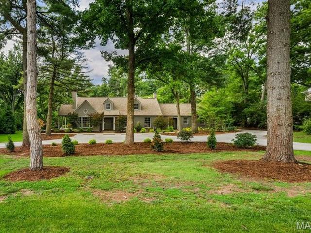 10928 Clayton Rd, Saint Louis, MO 63131