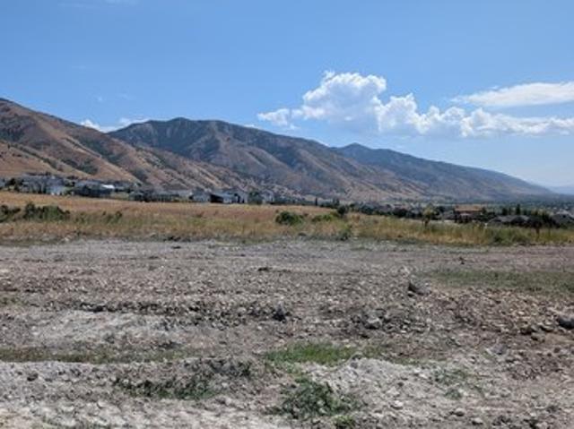 1092 E 100 S Unit 215, Hyde Park, UT 84318