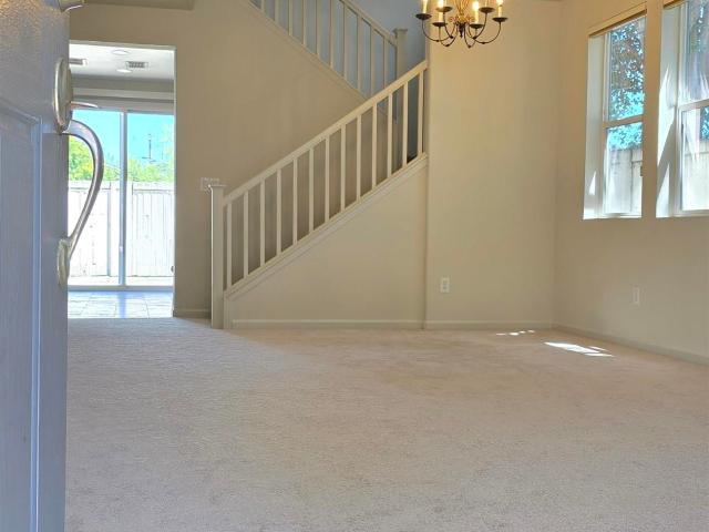 1092 Gardenia Ln