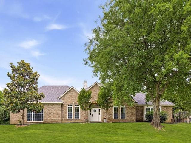 1092 Holly Ln, Lewisville, TX 75067