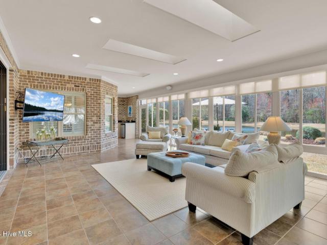 1092 Leesburg Drive