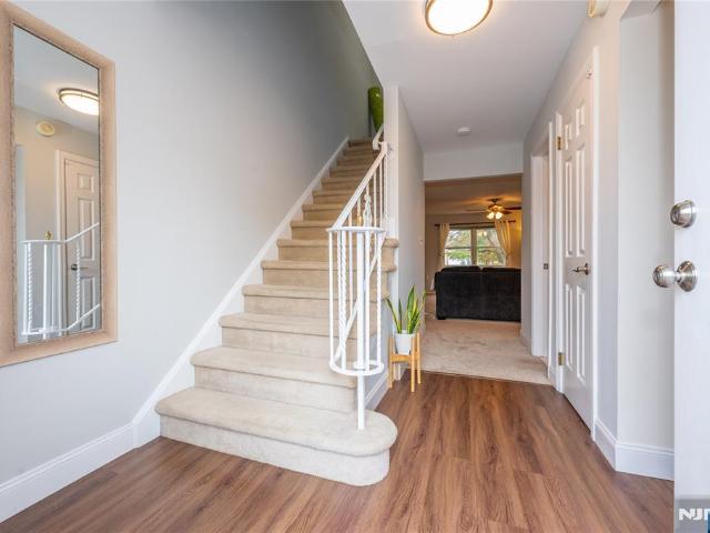1092 Robin Road