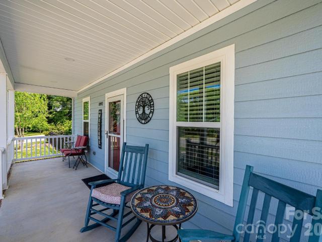 1092 33rd Avenue Loop NE