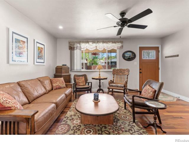 10933 W 67th Place