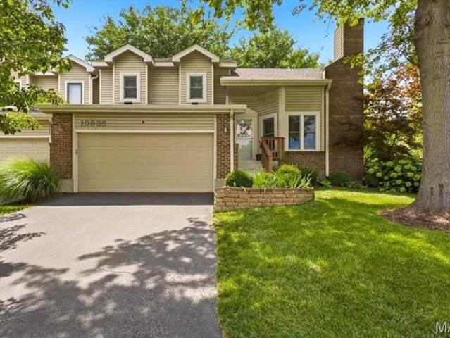 10935 Vauxhall Dr, Creve Coeur, MO 63146