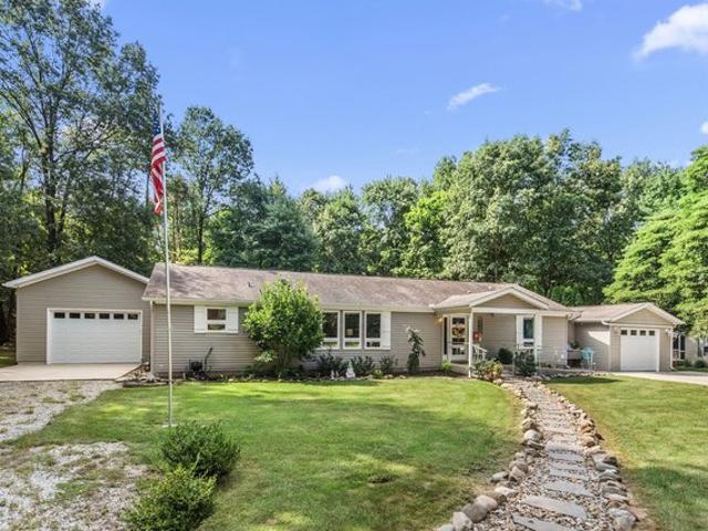 10935 Anchor Dr, Walkerton, IN 46574