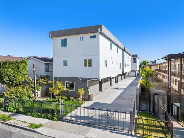 10936 S Osage Ave, Inglewood, CA 90304 | MLS #DW26012 | Compass