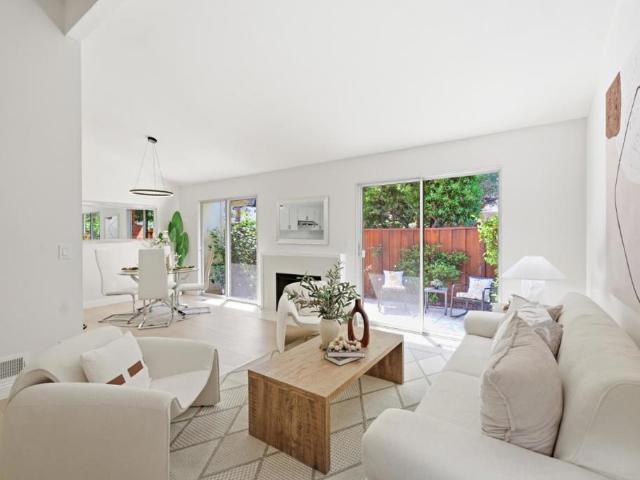 10939 Northshore Square