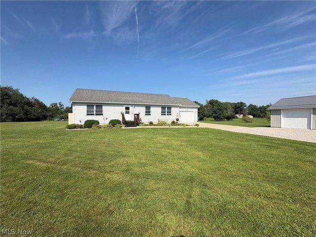 1093 Overly Rd, Jefferson, OH 44047