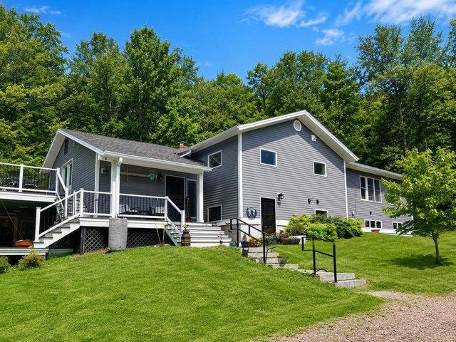 1093 E Hill Rd, Richmond, VT 05477