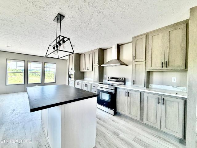 1093 Elaine Drive