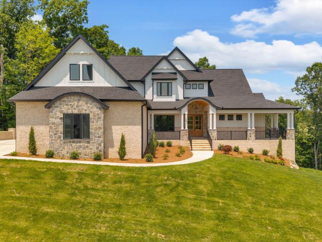 1093 Hawk Nest Court