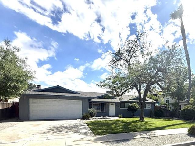 1093 Raymond Rd, Hanford, CA 93230