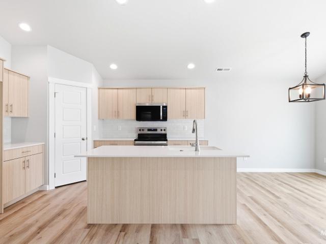 1093 W Jasper St