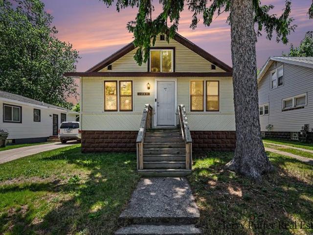 1093 W Southern Ave, Muskegon, MI 49441