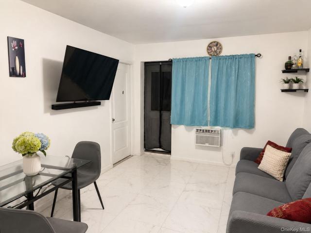 109 0 th Avenue