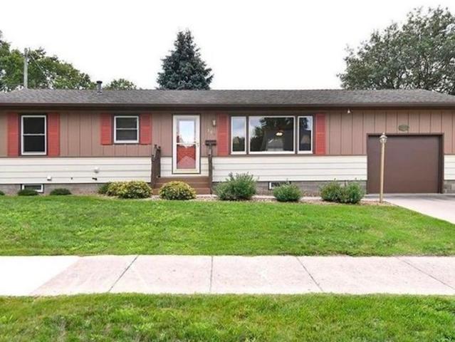 109 12th St NW, Faribault, MN 55021