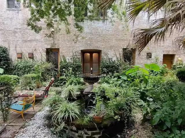 109 1/2 Charlton Street W, Savannah, GA 31401 654611157