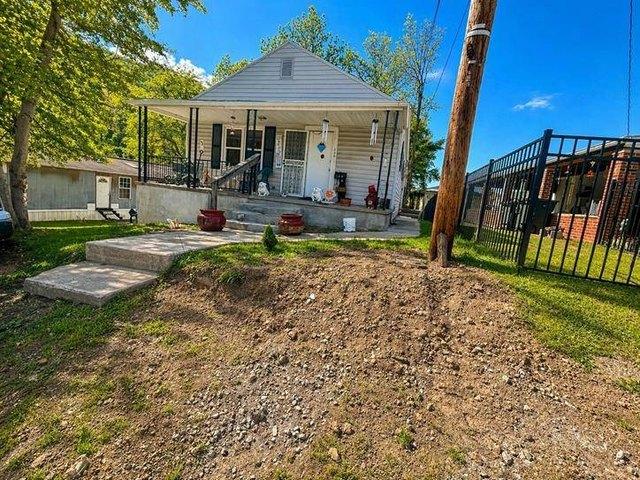 109 132nd St, Chesapeake, WV 25315