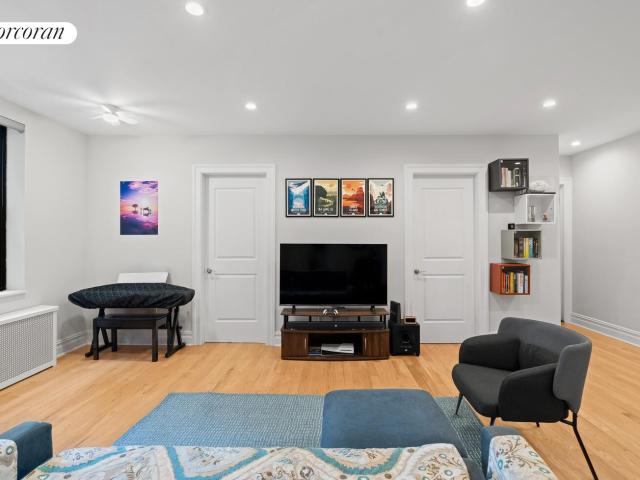 109 20 Queens Blvd, Queens, NY
