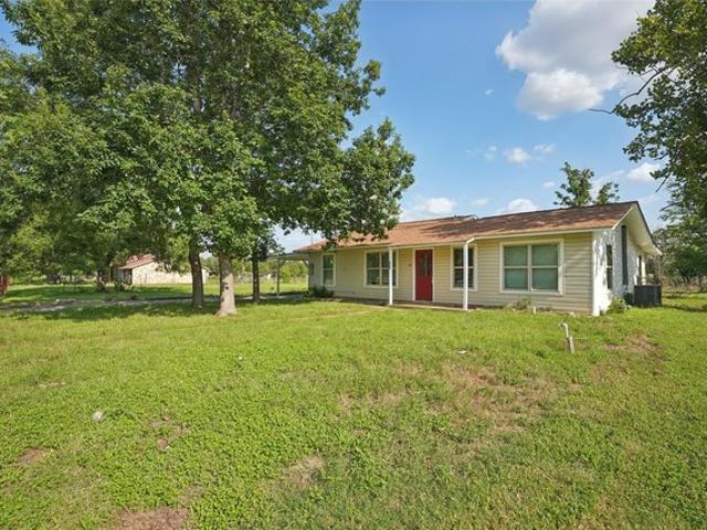 109 2nd St, Center Point, TX 78010