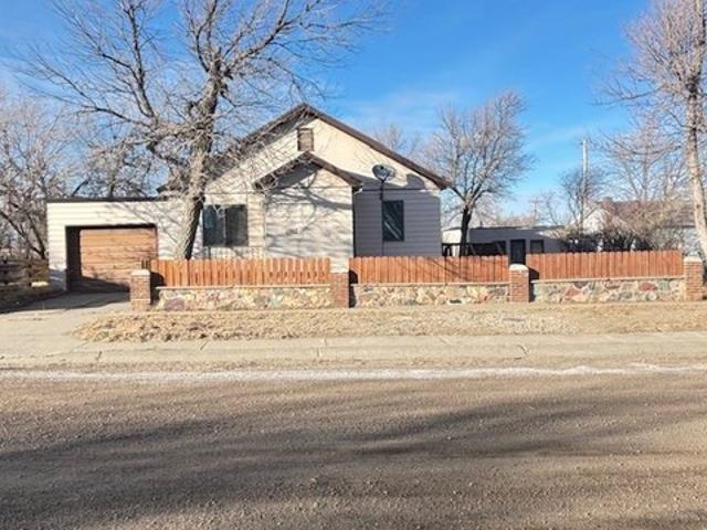 111 4th St S, Sunburst, MT 59482