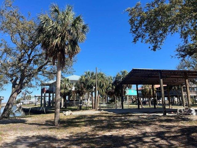 109 8th Ave E, Horseshoe Beach, FL 32648