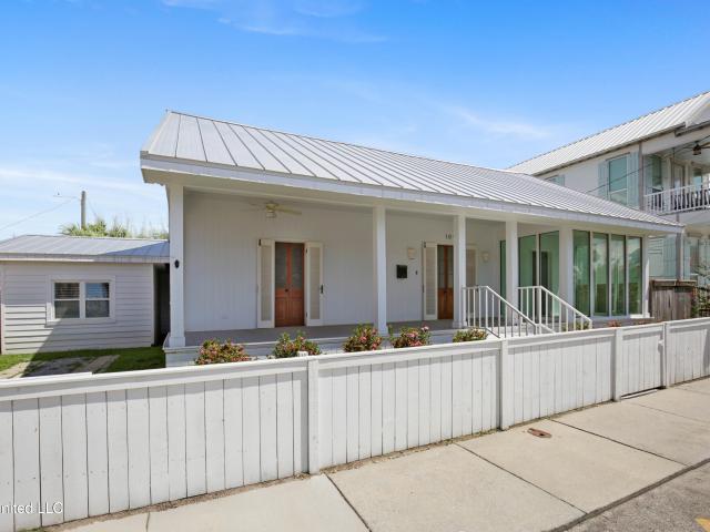 109 Court St, Bay St. Louis, MS 39520 | MLS #4124 | Compass