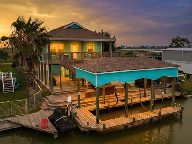 109 Copano Cove Rd, Rockport, TX 78382