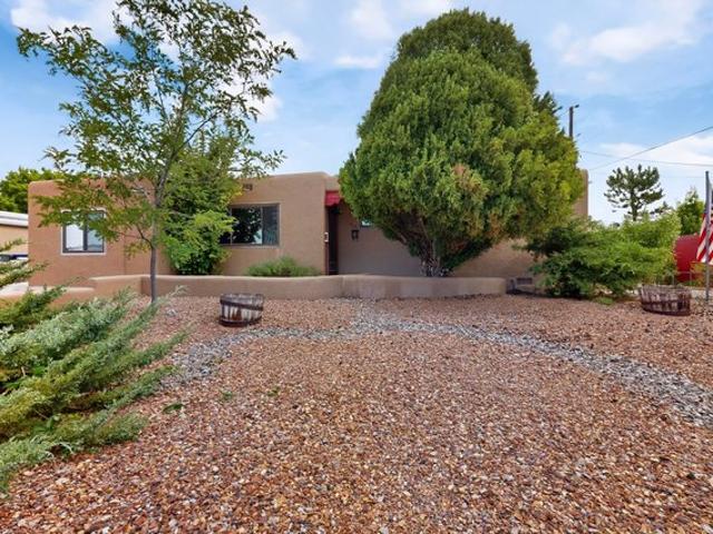 109 Camino De Las Crucitas, Santa Fe, NM 87501