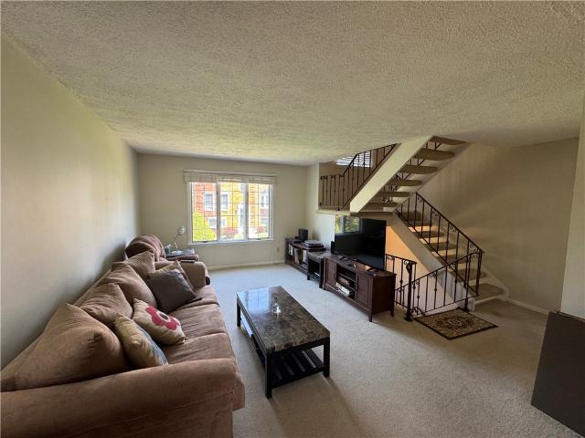 109 Canterbury Commons 109