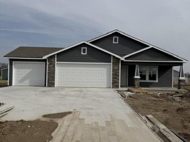 109 Cedar Ct, Alma, KS 66401