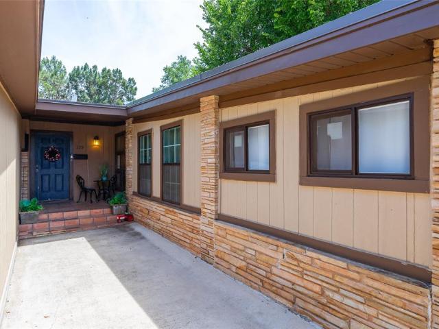 109 Circle of Holly