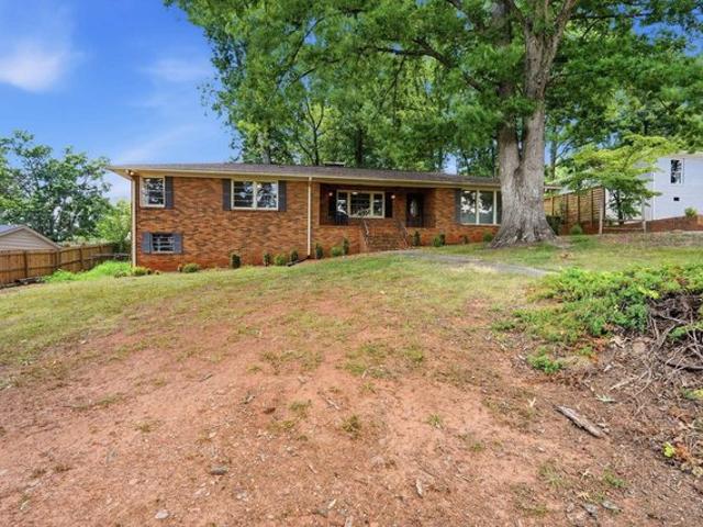 109 Club View Dr, Greenville, SC 29609