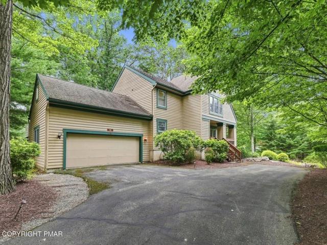 109 Creekside Rd, Buck Hill Falls, PA 18323