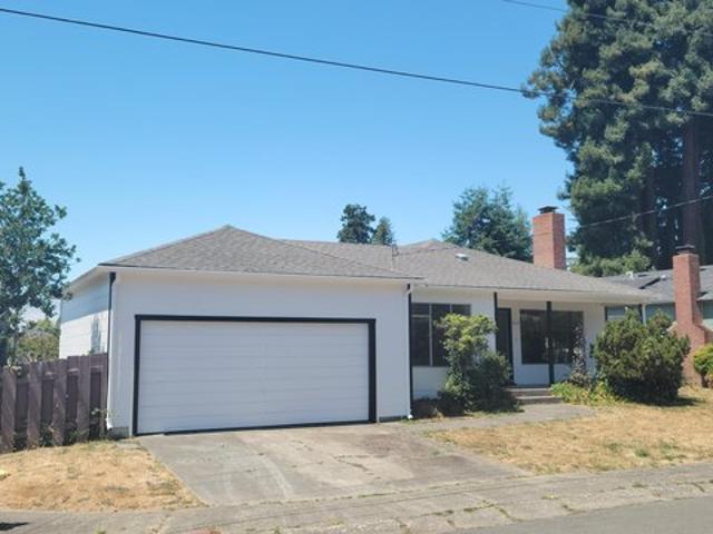 109 Acacia Dr, Blue Lake, CA 95525