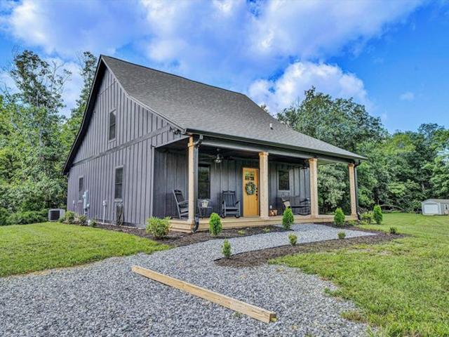 109 Berties Bottom Ln, New Castle, VA 24127