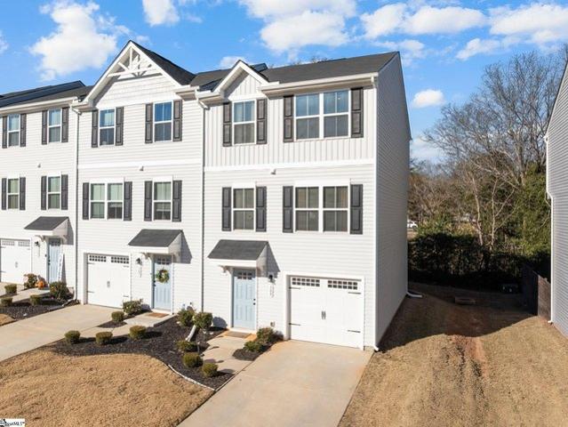 109 Brooklane Ct, Easley, SC 29642