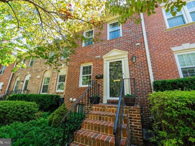 109 Great Falls St Unit 10, Falls Church, VA 22046